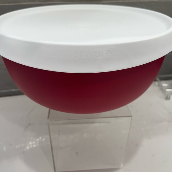 Tupperware | Kitchen | Nwt Tupperware Essential 8 Cp Bowl With Seal ...